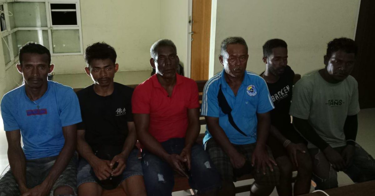 Motor Laut Dihantam Gelombang, Beruntung 6 Pelaut Asal Tanimbar ...